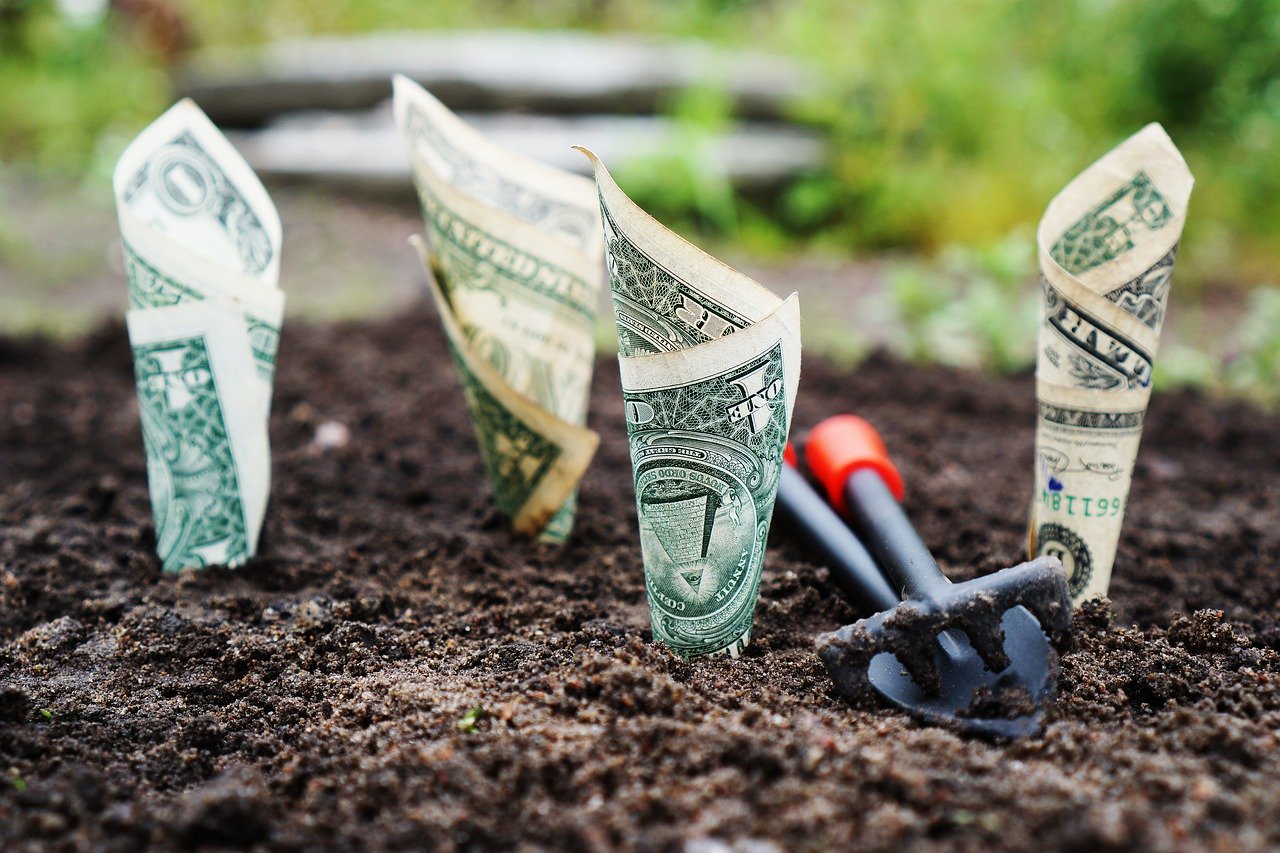 10 Ways to Deal with Money Problems in Marriage (and for Singles, Too)